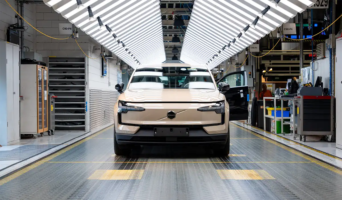 Volvo Cars lance la production en Europe de du Volvo EX30, son SUV ...